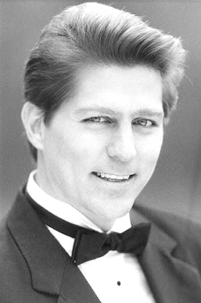 THE MANY LOOKS OF KEVIN SANDERS